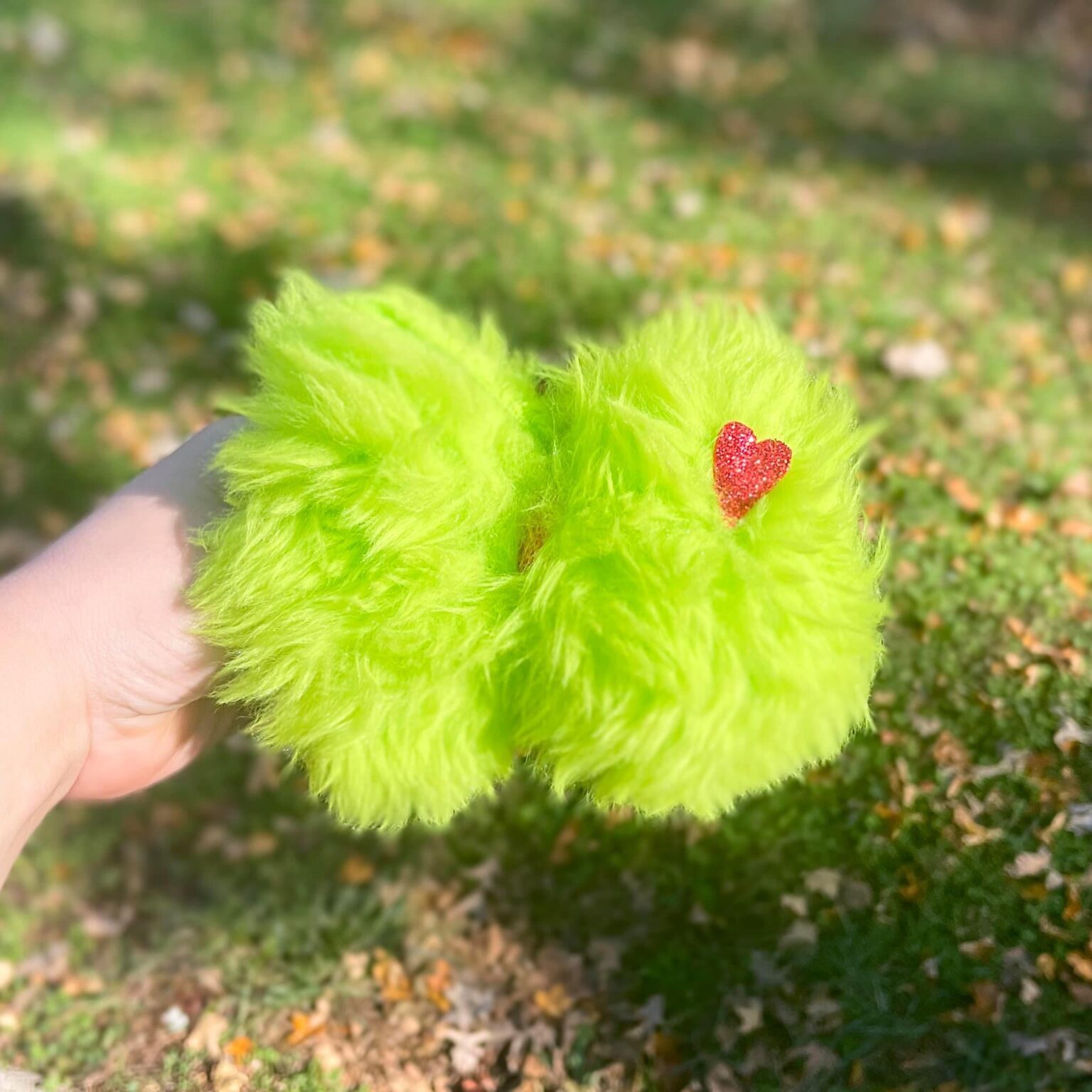 Large Fuzzy Heart Bow – Momma DIY